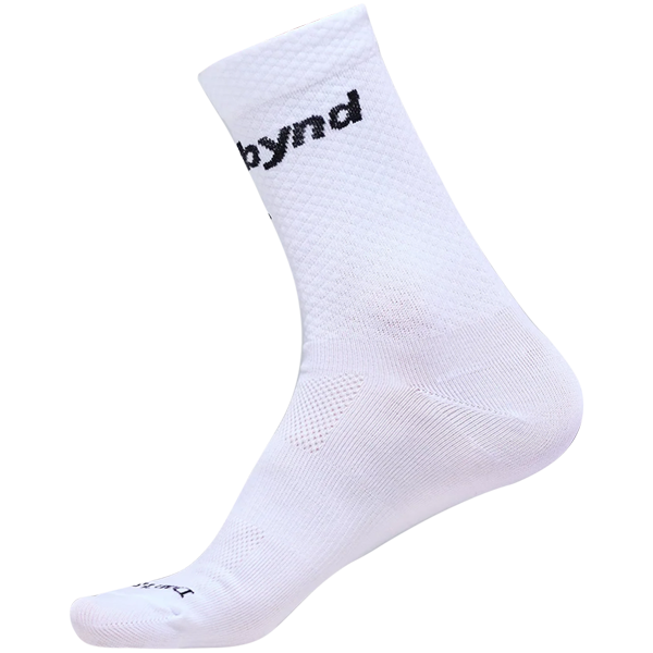 Givelo Ultra BYND Socks in White – DSTNC